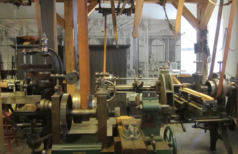 What is Milling Definition, Process & Operations - MY Manufacture